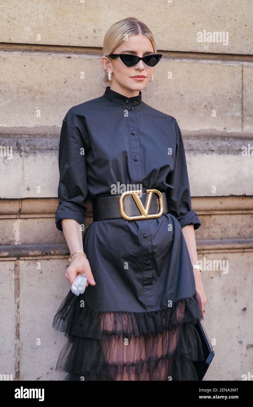Trendy women and men pose for street snap during the Paris Fashion Week ...