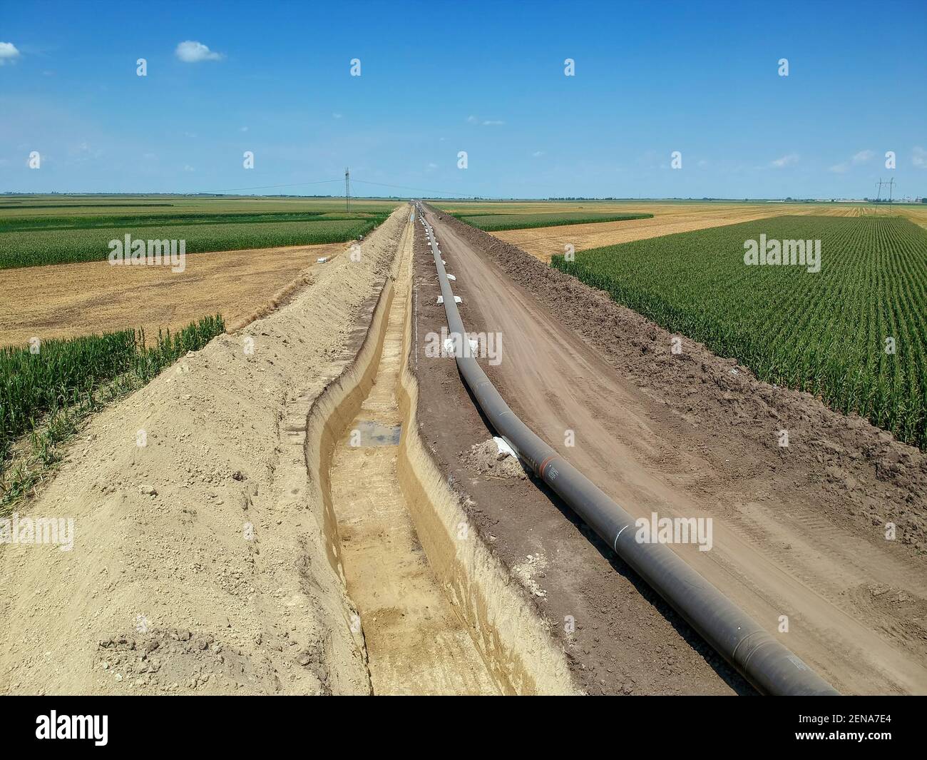 Oil industry infrastructure development hi-res stock photography and ...