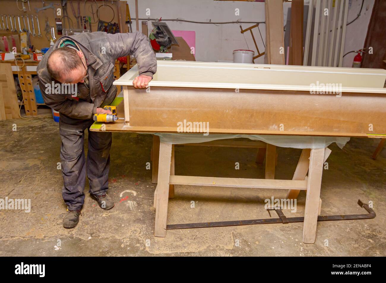 Scaffold furniture hi-res stock photography and images - Alamy