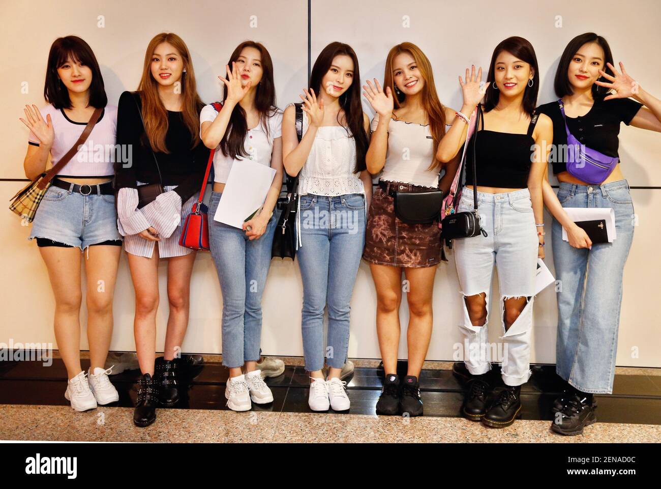 **TAIWAN OUT**Members of South Korean girl group CLC arrive at the Taoyuan International Airport ...