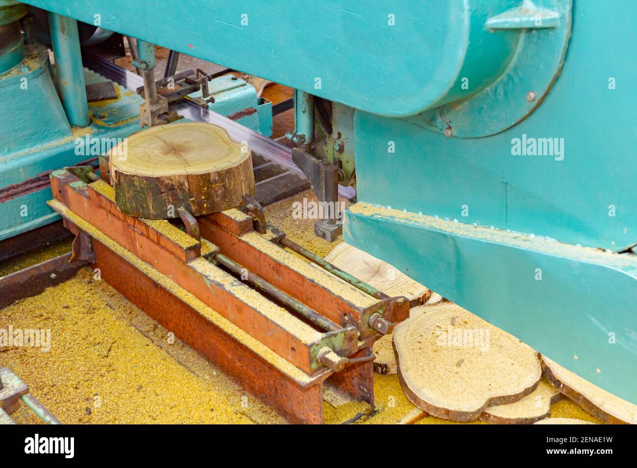 Using band saw hi-res stock photography and images - Alamy