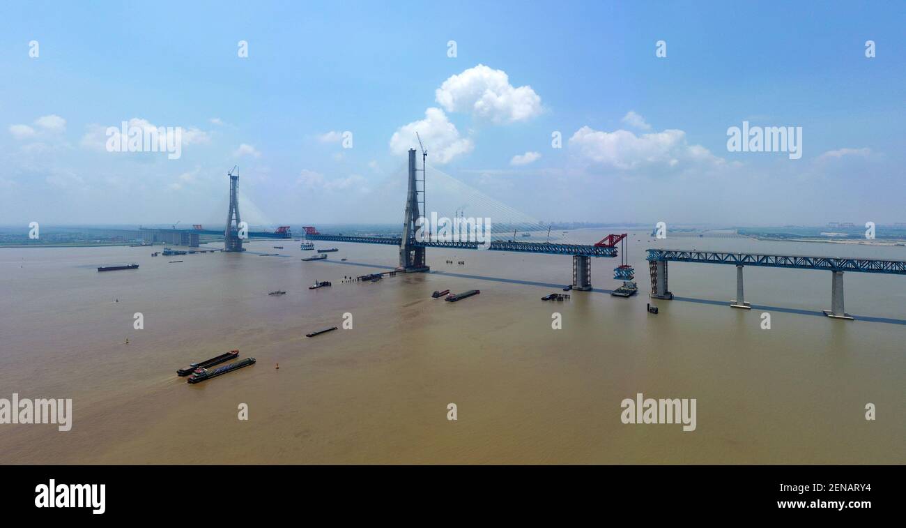 The world's longest cable-stayed bridge, the Hutong (Shanghai-Nantong ...