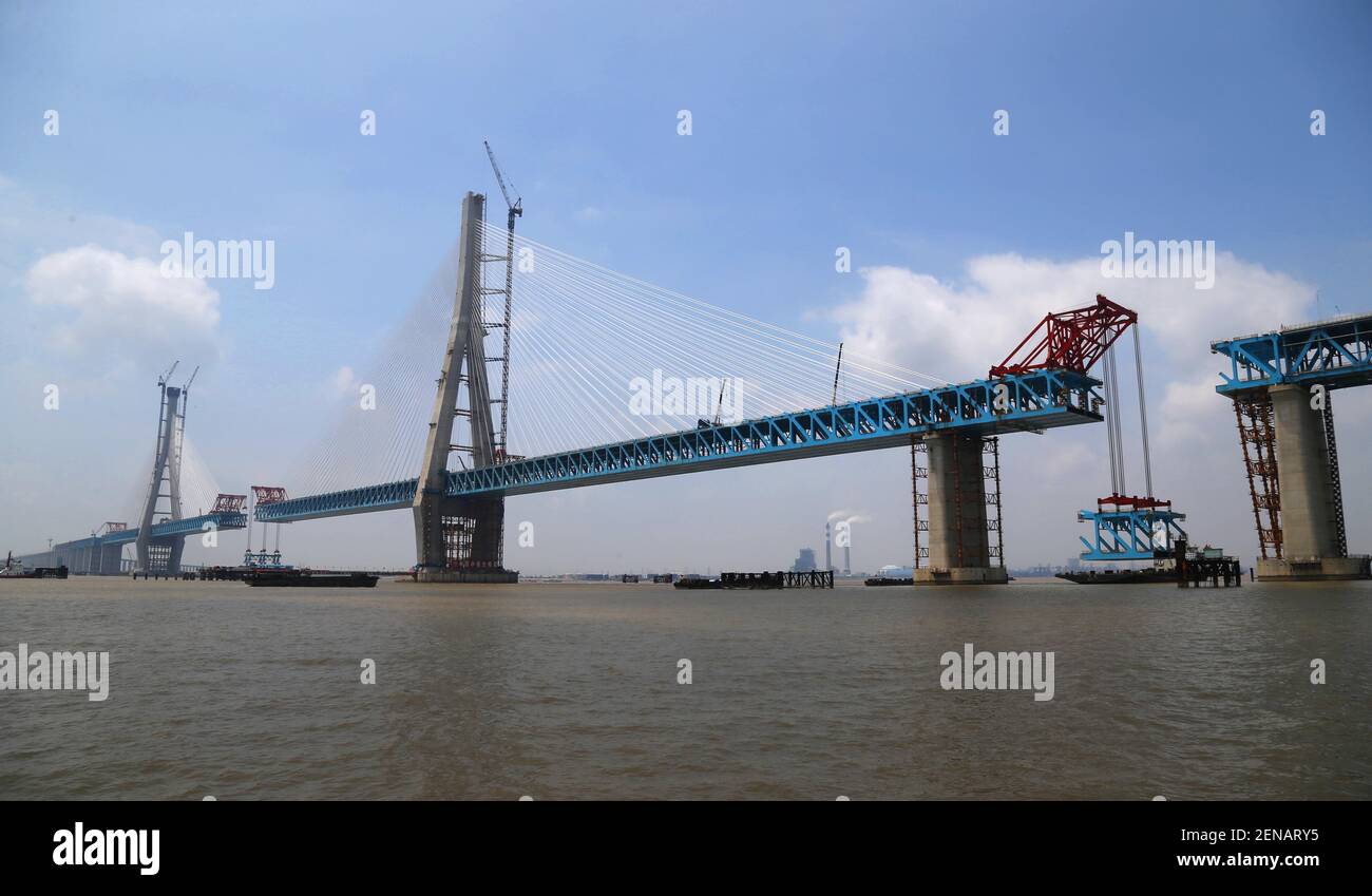 The world's longest cable-stayed bridge, the Hutong (Shanghai-Nantong ...