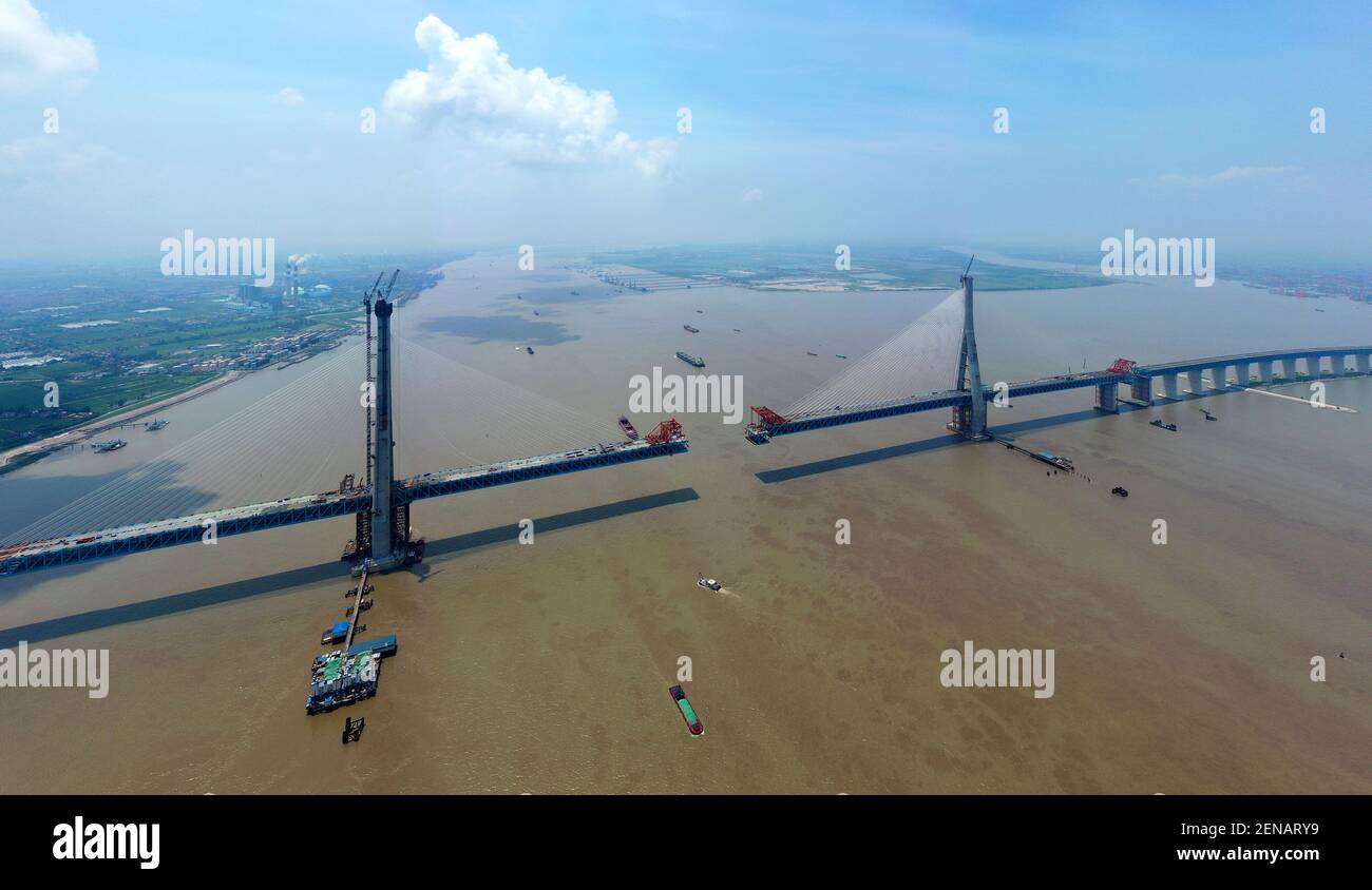 The world's longest cable-stayed bridge, the Hutong (Shanghai-Nantong ...