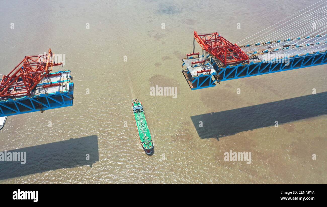 The world's longest cable-stayed bridge, the Hutong (Shanghai-Nantong ...