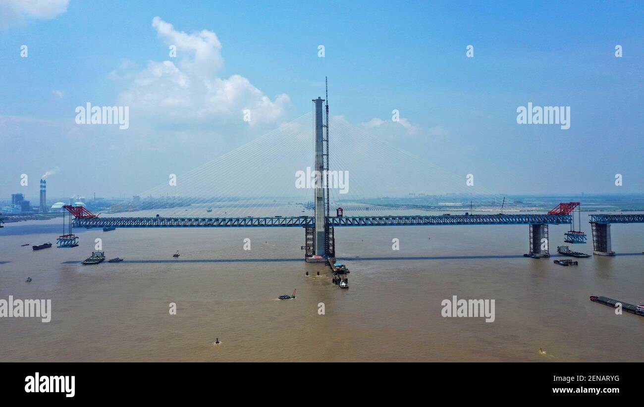 The world's longest cable-stayed bridge, the Hutong (Shanghai-Nantong ...