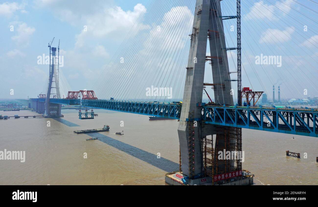 The world's longest cable-stayed bridge, the Hutong (Shanghai-Nantong ...