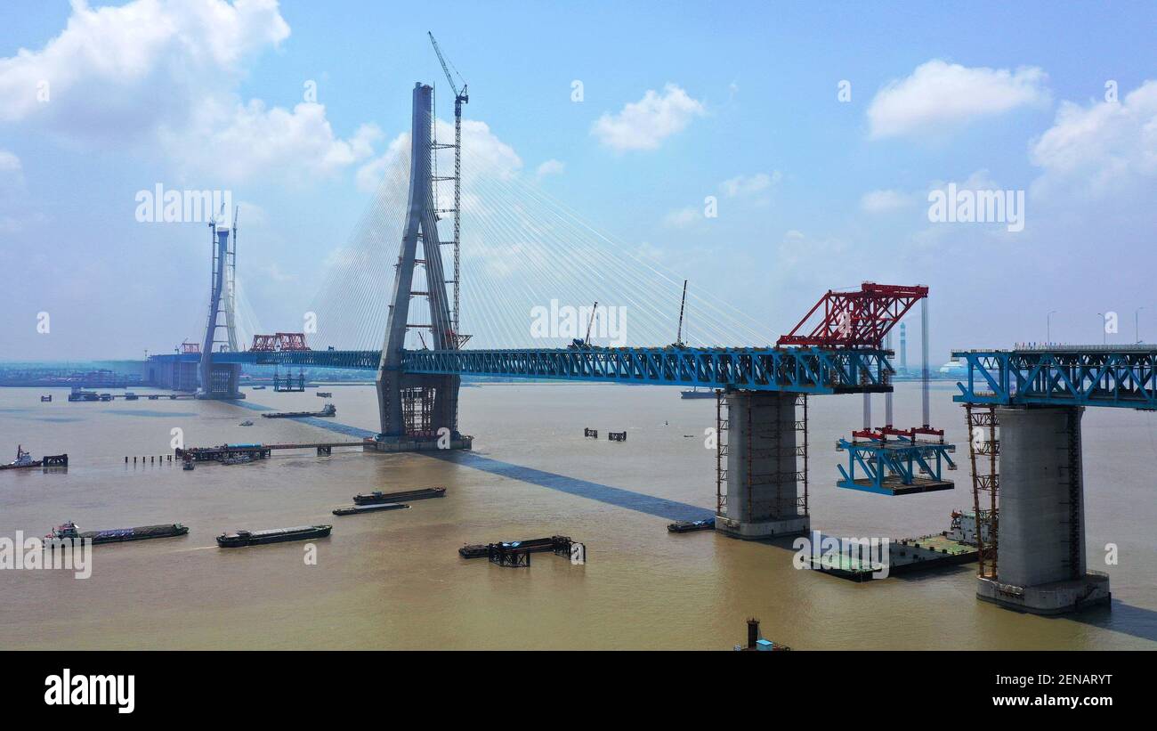 The world's longest cable-stayed bridge, the Hutong (Shanghai-Nantong ...