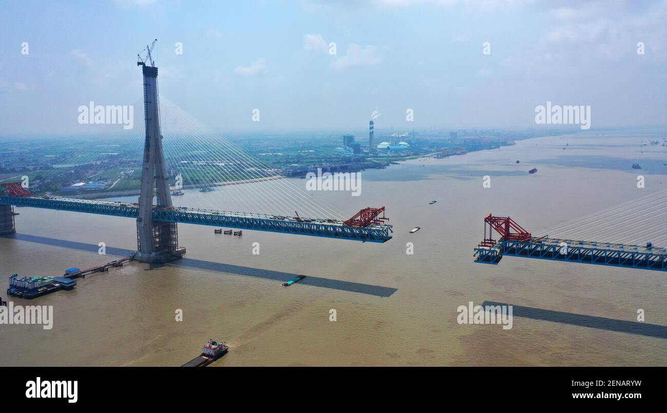 The world's longest cable-stayed bridge, the Hutong (Shanghai-Nantong ...