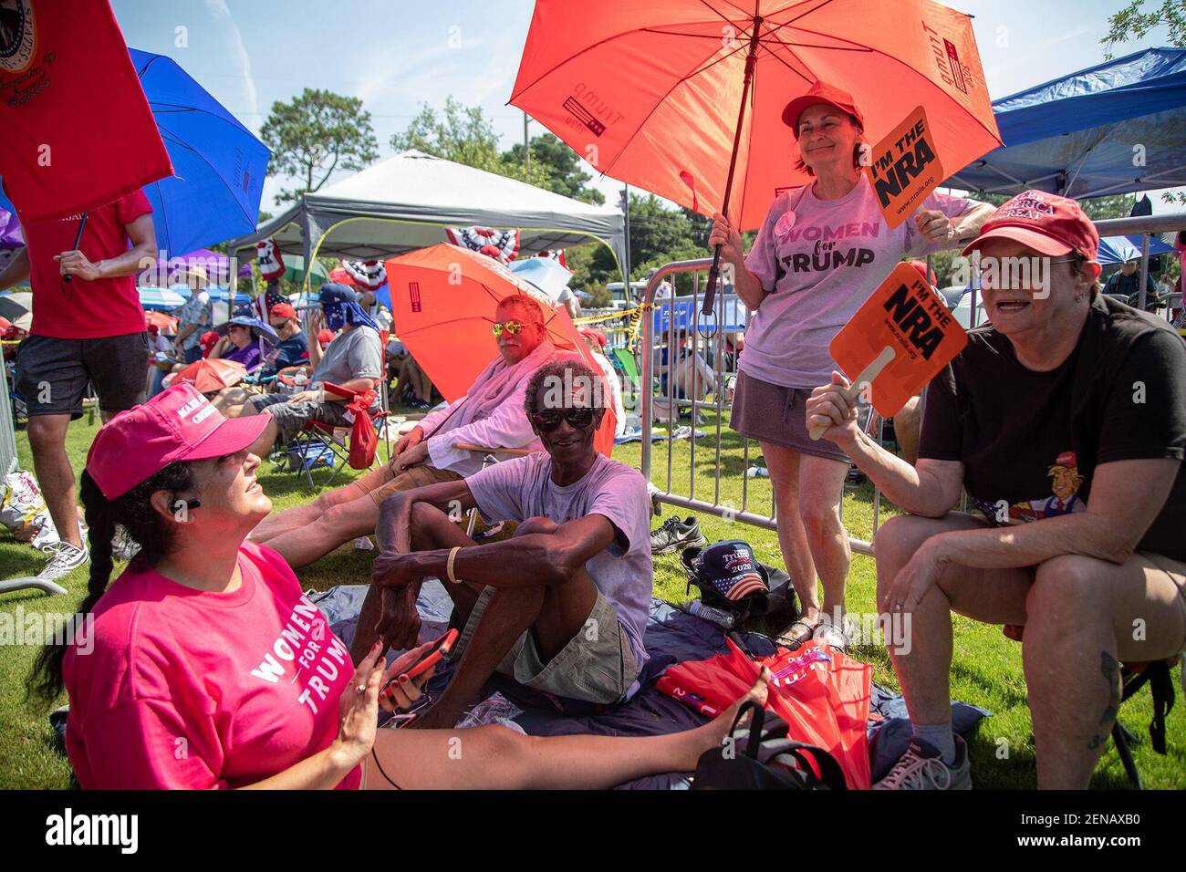 Foreground from left, Rosealinda Dorris, Michael Rountree, Maureen ...