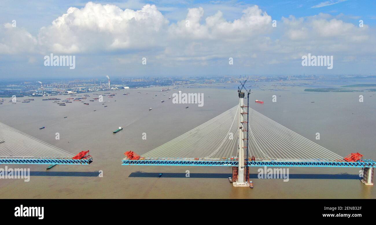 The world's longest cable-stayed bridge, the Hutong (Shanghai-Nantong ...