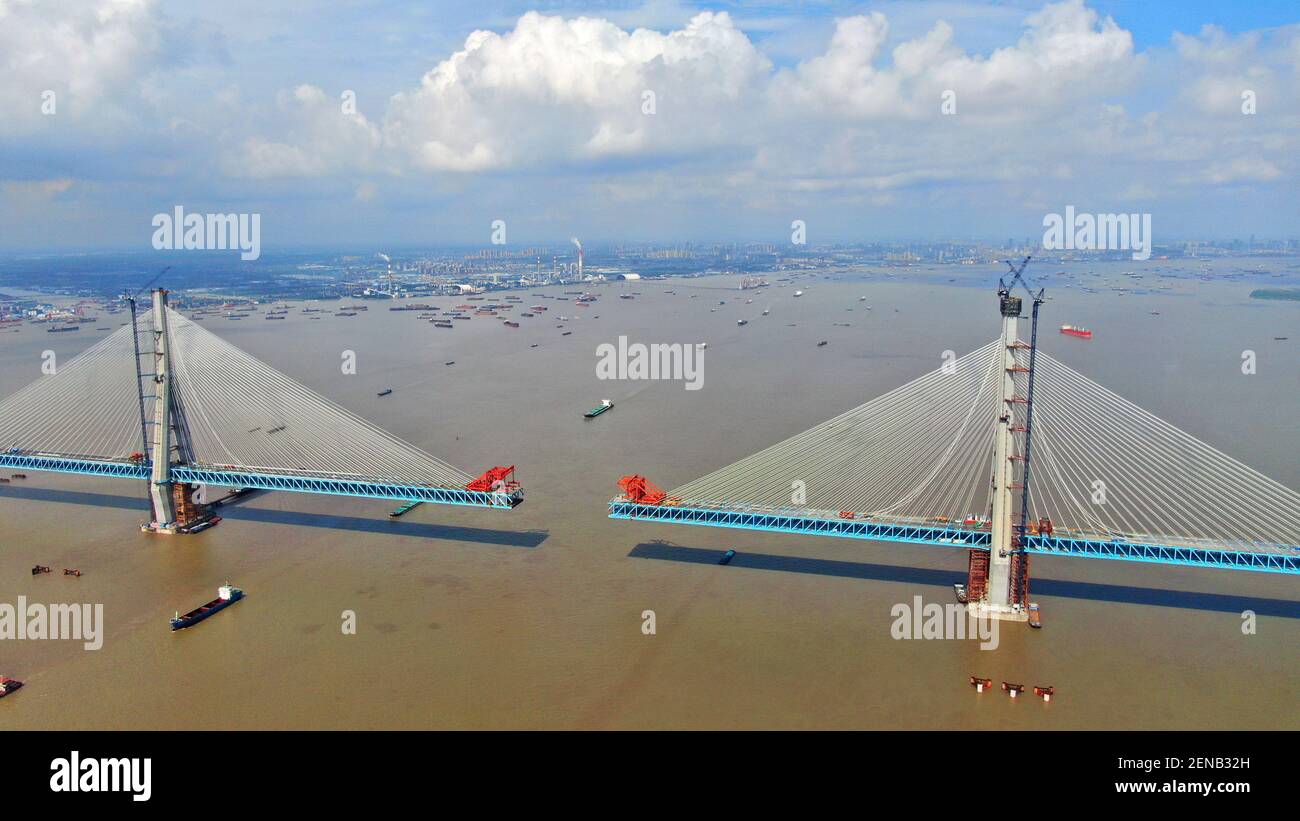 The world's longest cable-stayed bridge, the Hutong (Shanghai-Nantong ...