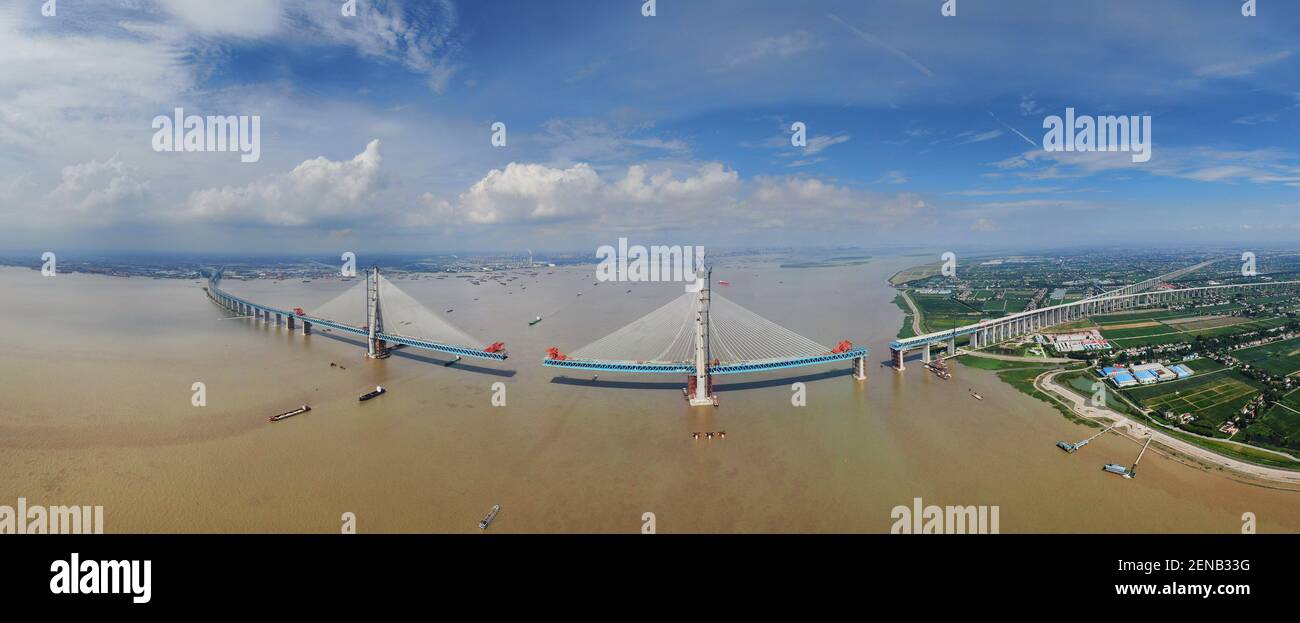 The world's longest cable-stayed bridge, the Hutong (Shanghai-Nantong ...
