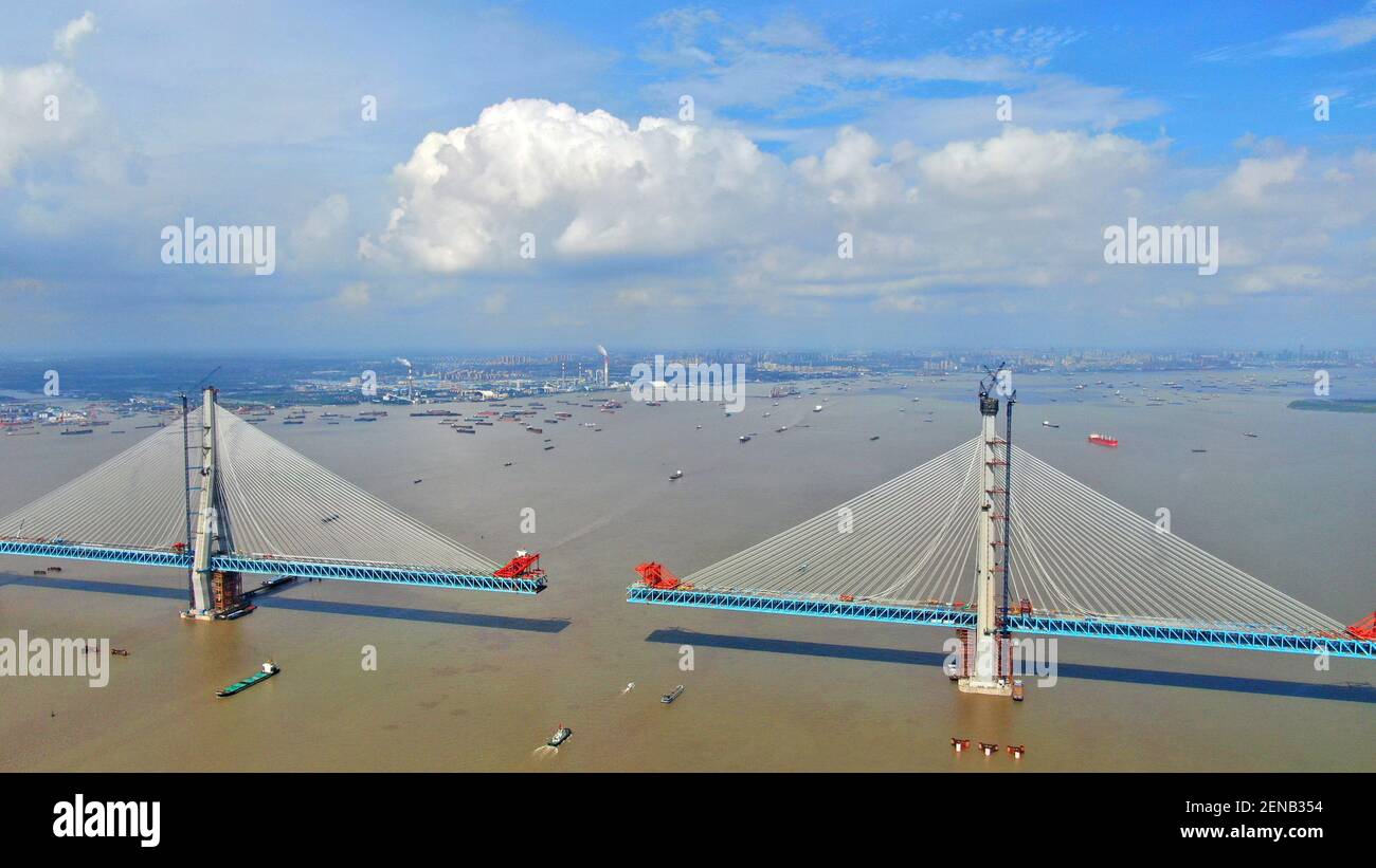 The world's longest cable-stayed bridge, the Hutong (Shanghai-Nantong ...