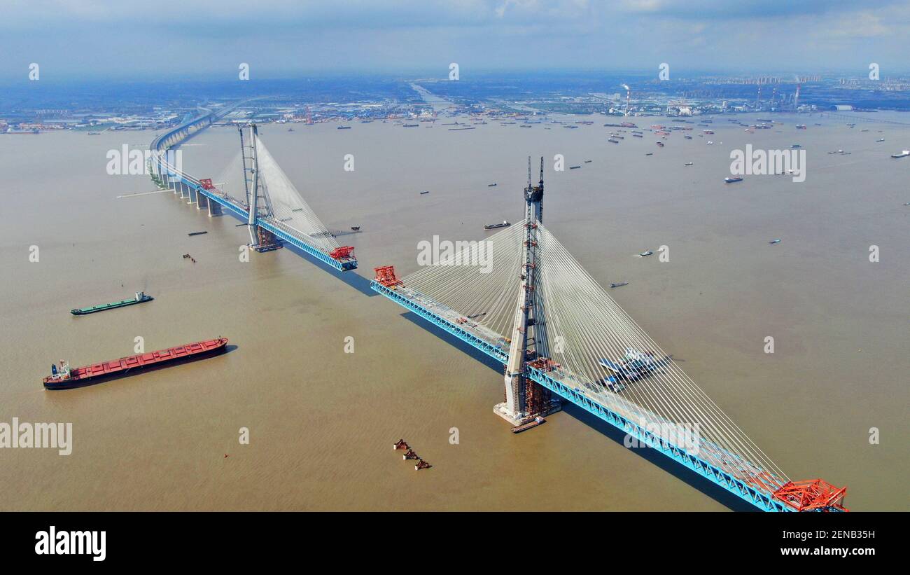 The world's longest cable-stayed bridge, the Hutong (Shanghai-Nantong ...