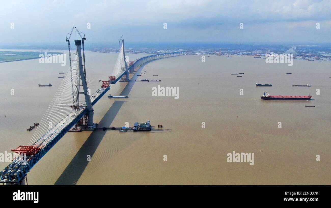 The world's longest cable-stayed bridge, the Hutong (Shanghai-Nantong ...