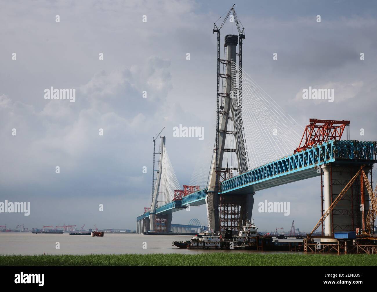 The world's longest cable-stayed bridge, the Hutong (Shanghai-Nantong ...