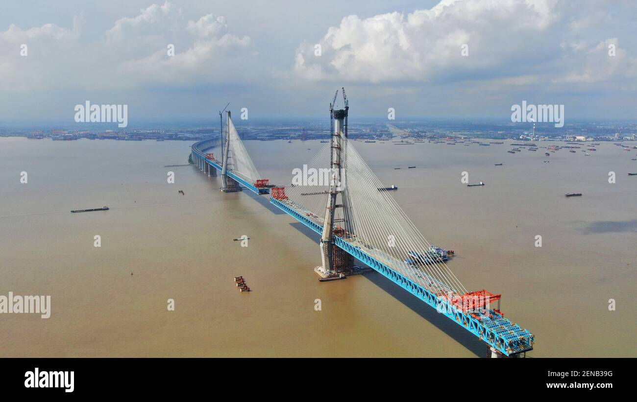 The world's longest cable-stayed bridge, the Hutong (Shanghai-Nantong ...