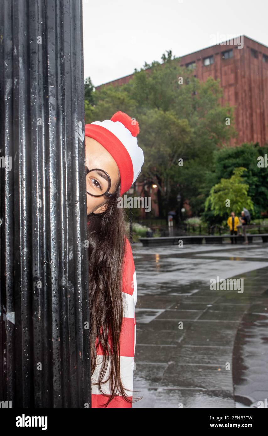 Waldo look-alikes take over NYC in celebration of National "Where's ...