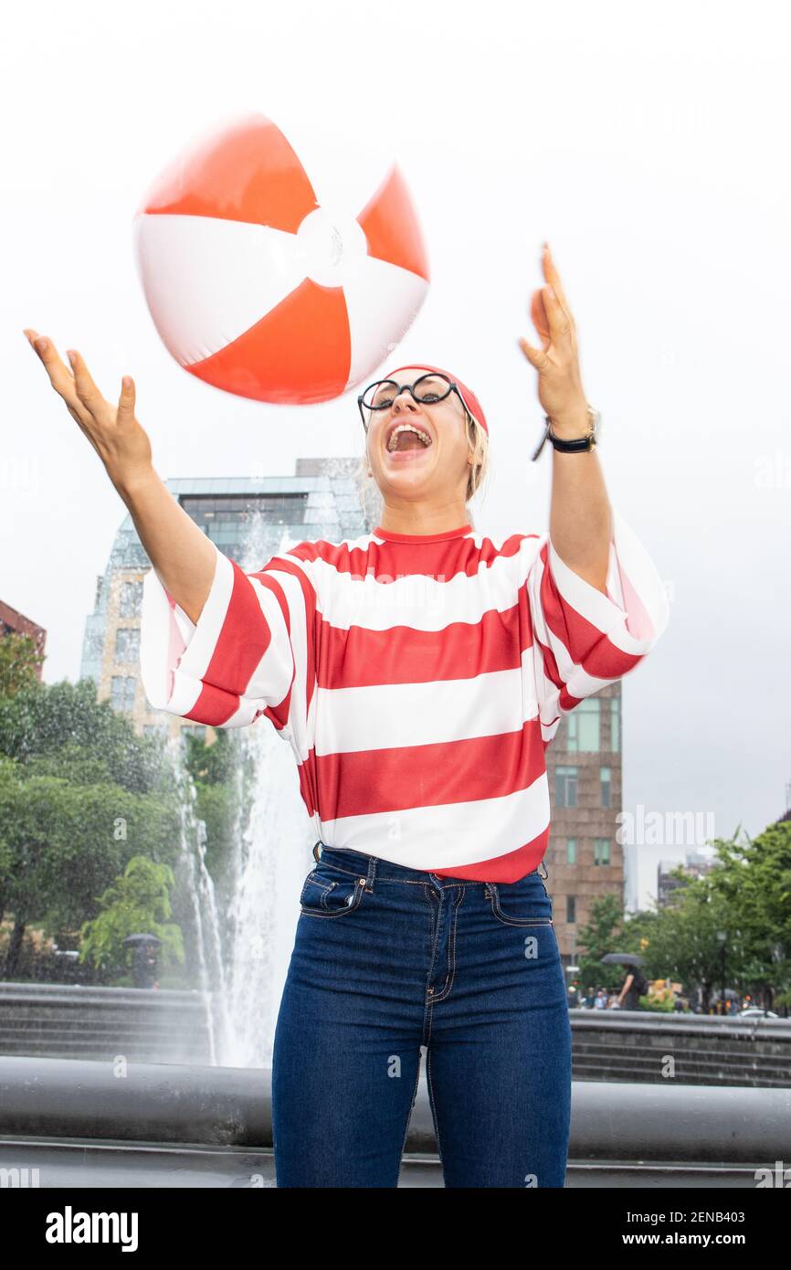 Waldo look-alikes take over NYC in celebration of National "Where's ...