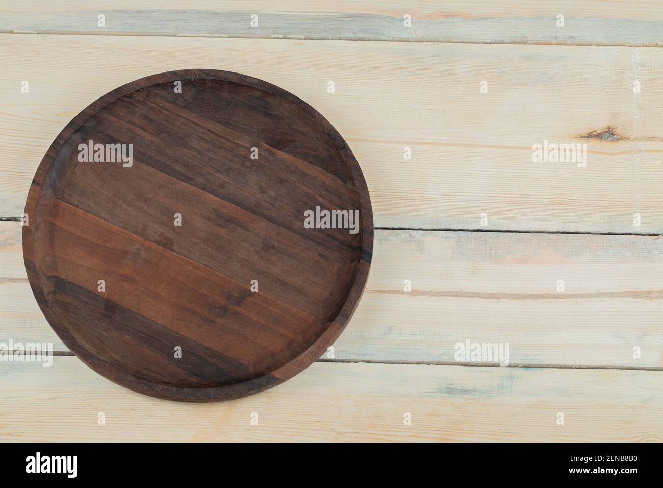 Rustic round wooden platter carved from oak tree Stock Photo - Alamy
