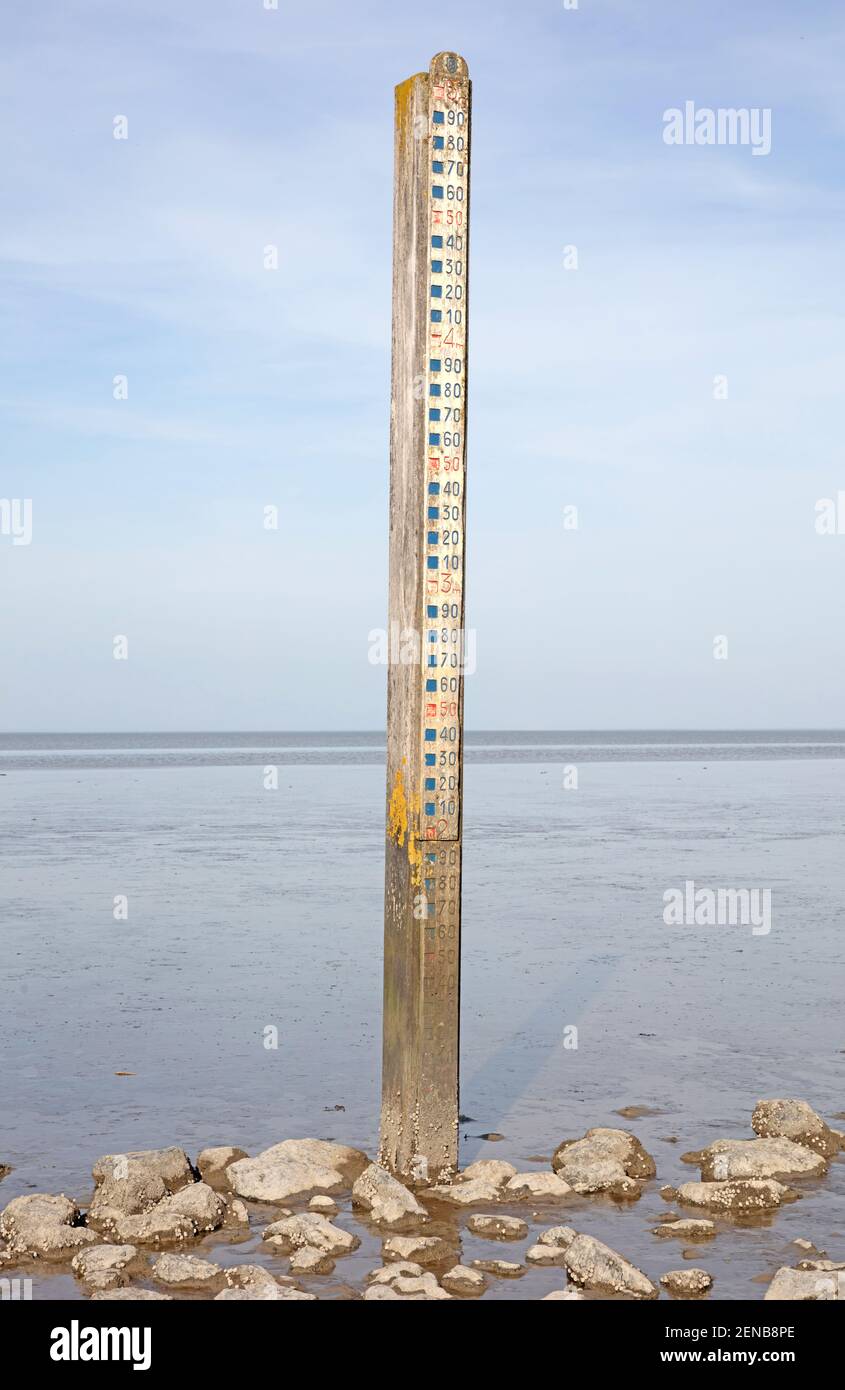 Water level gauge dam hi-res stock photography and images - Alamy