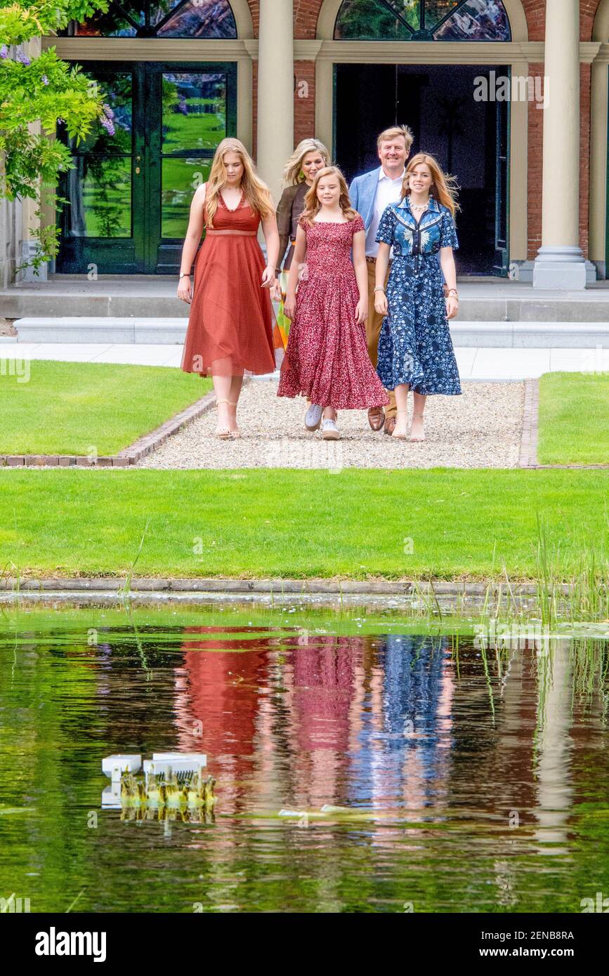 King Willem-Alexander and Queen Maxima with their daughters Princess ...