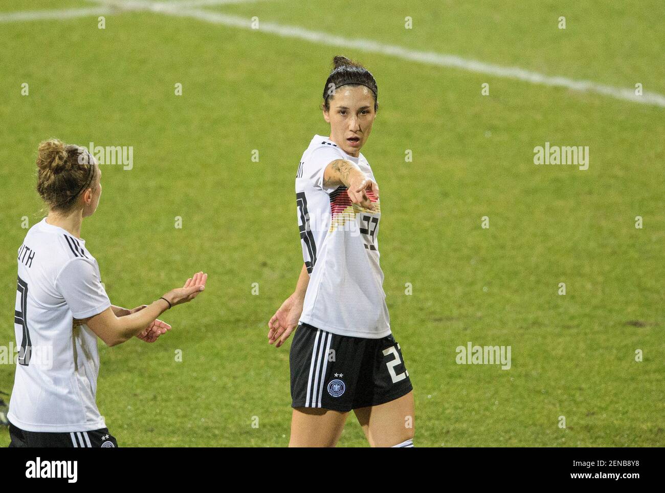 Sara DOORSOUN (GER) gesture, gesture, l. Svenja HUTH (GER) Soccer ...