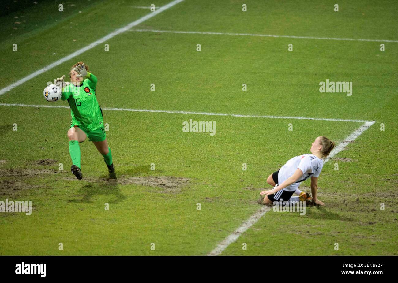 Laura freigang international football hi-res stock photography and ...