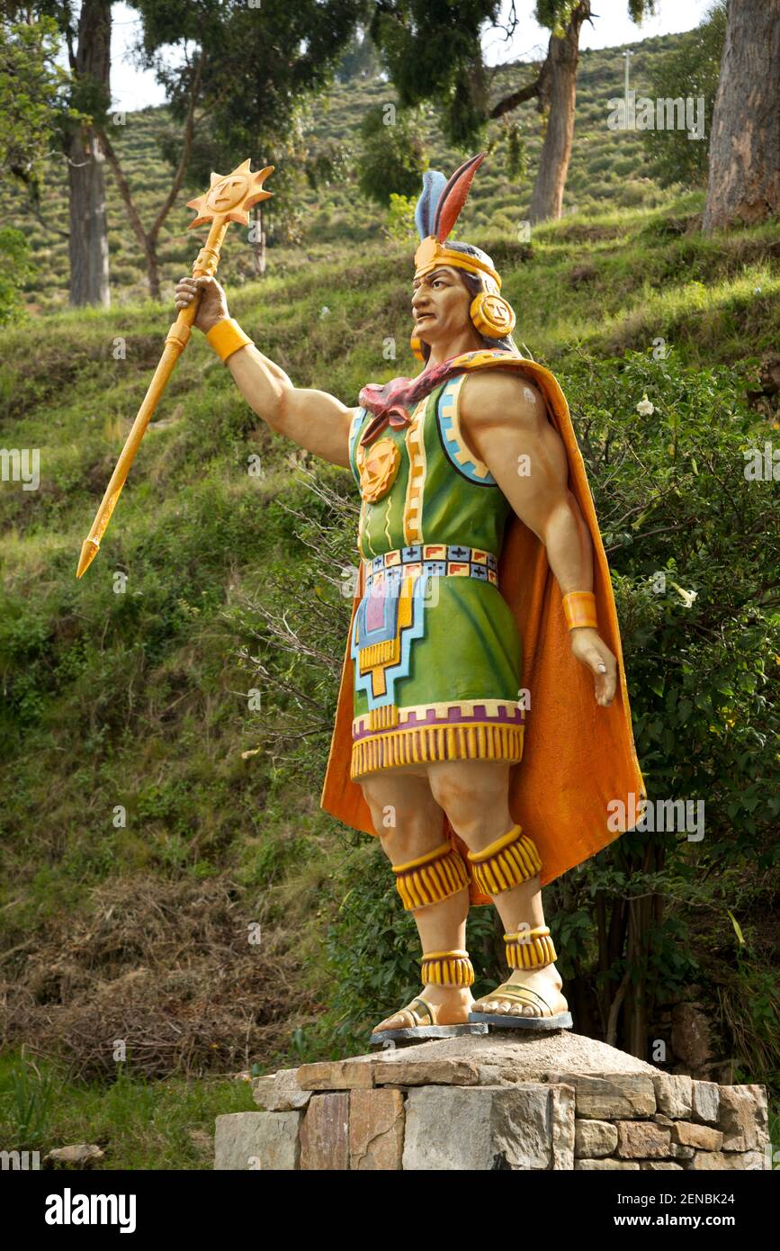 Inca statue on shores of Lake Titicaca Stock Photo - Alamy