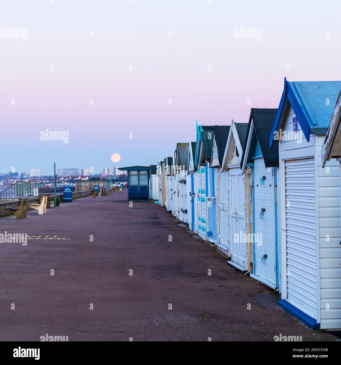 Thorpe bay seafront hi-res stock photography and images - Alamy