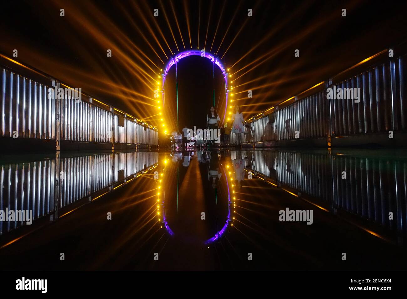 Models display new creations on Guangdong's highest circular glass ...