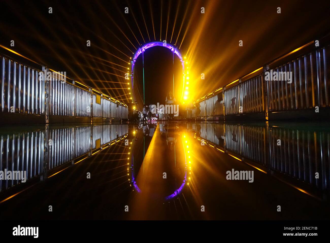 Models display new creations on Guangdong's highest circular glass ...
