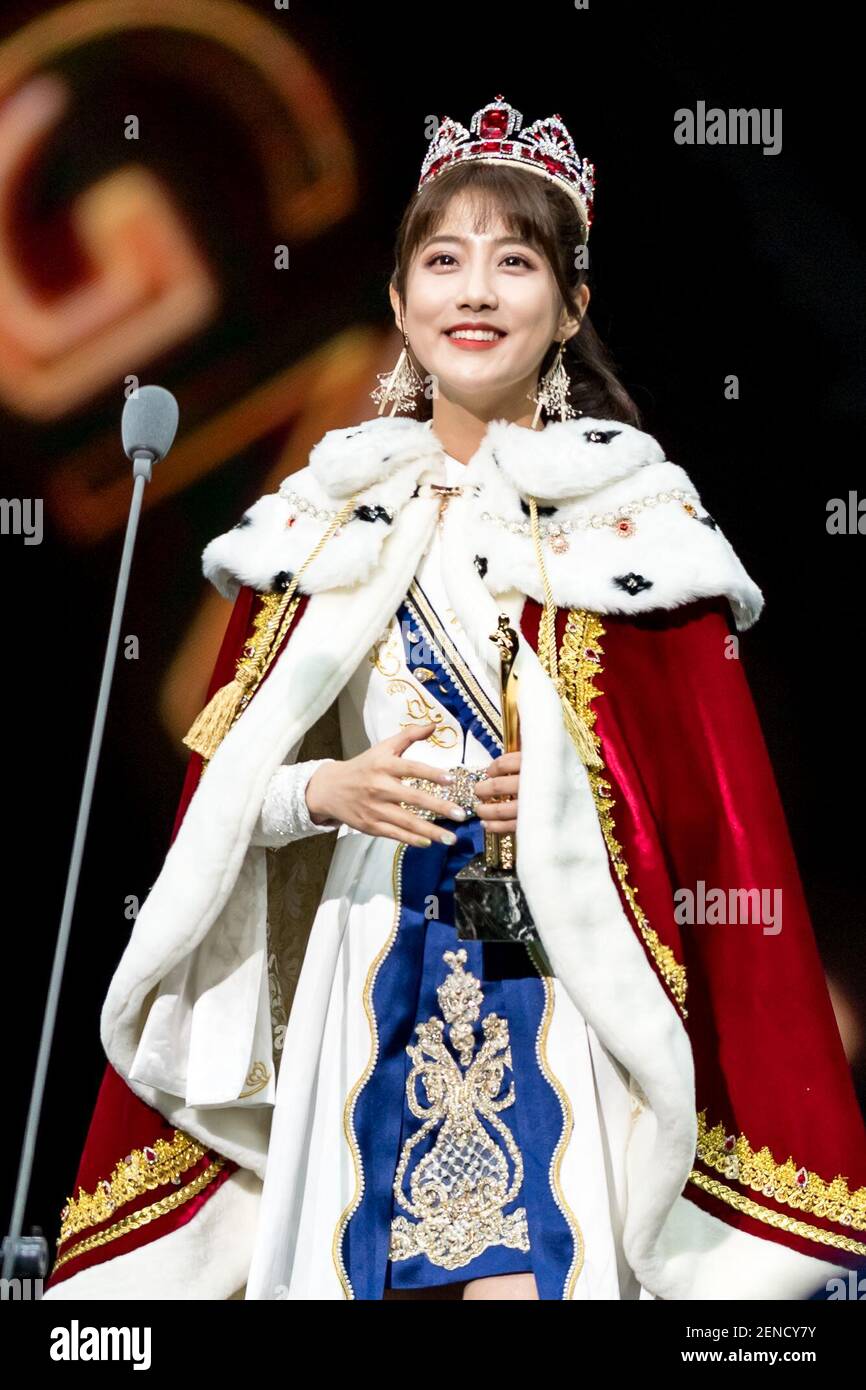 Winner Li Yitong of Chinese girl group SNH48 poses with her champion ...