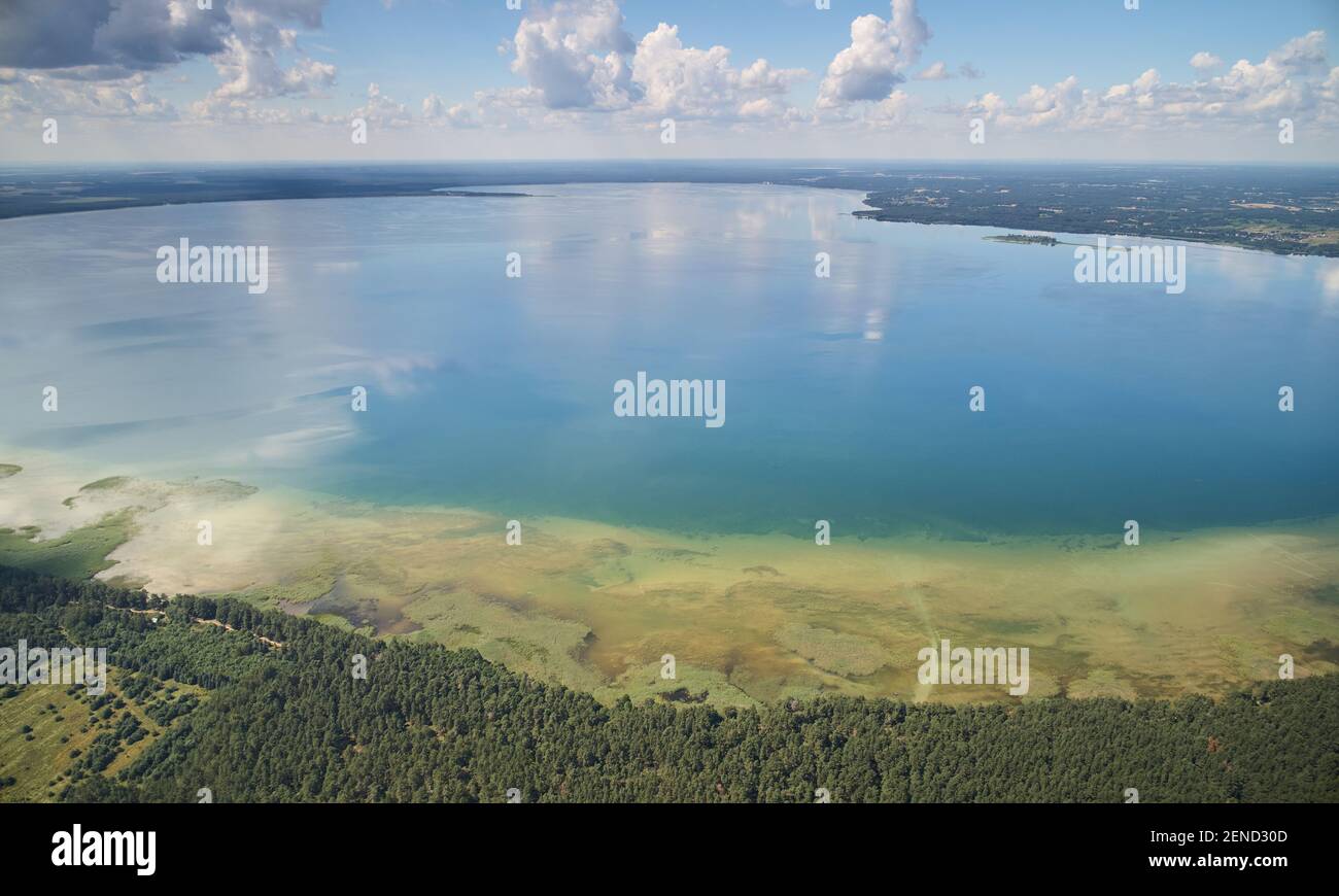 Big blue lake hi-res stock photography and images - Alamy