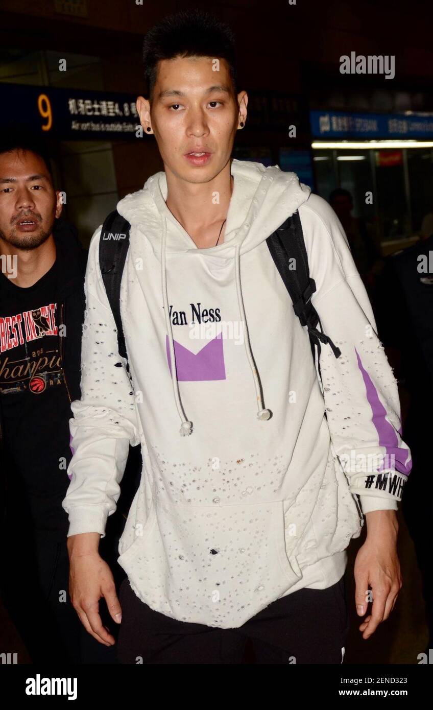Shanghai,CHINA-Star Jeremy Lin arrived in Shanghai at night to attend ...