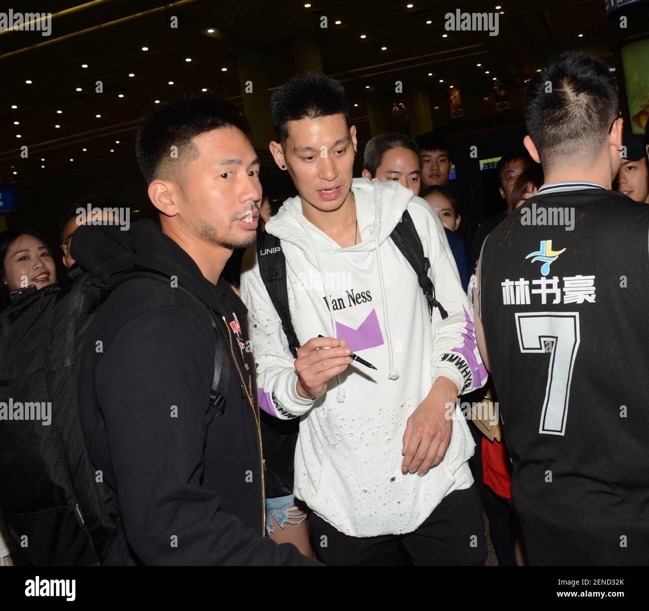 Shanghai,CHINA-Star Jeremy Lin arrived in Shanghai at night to attend ...