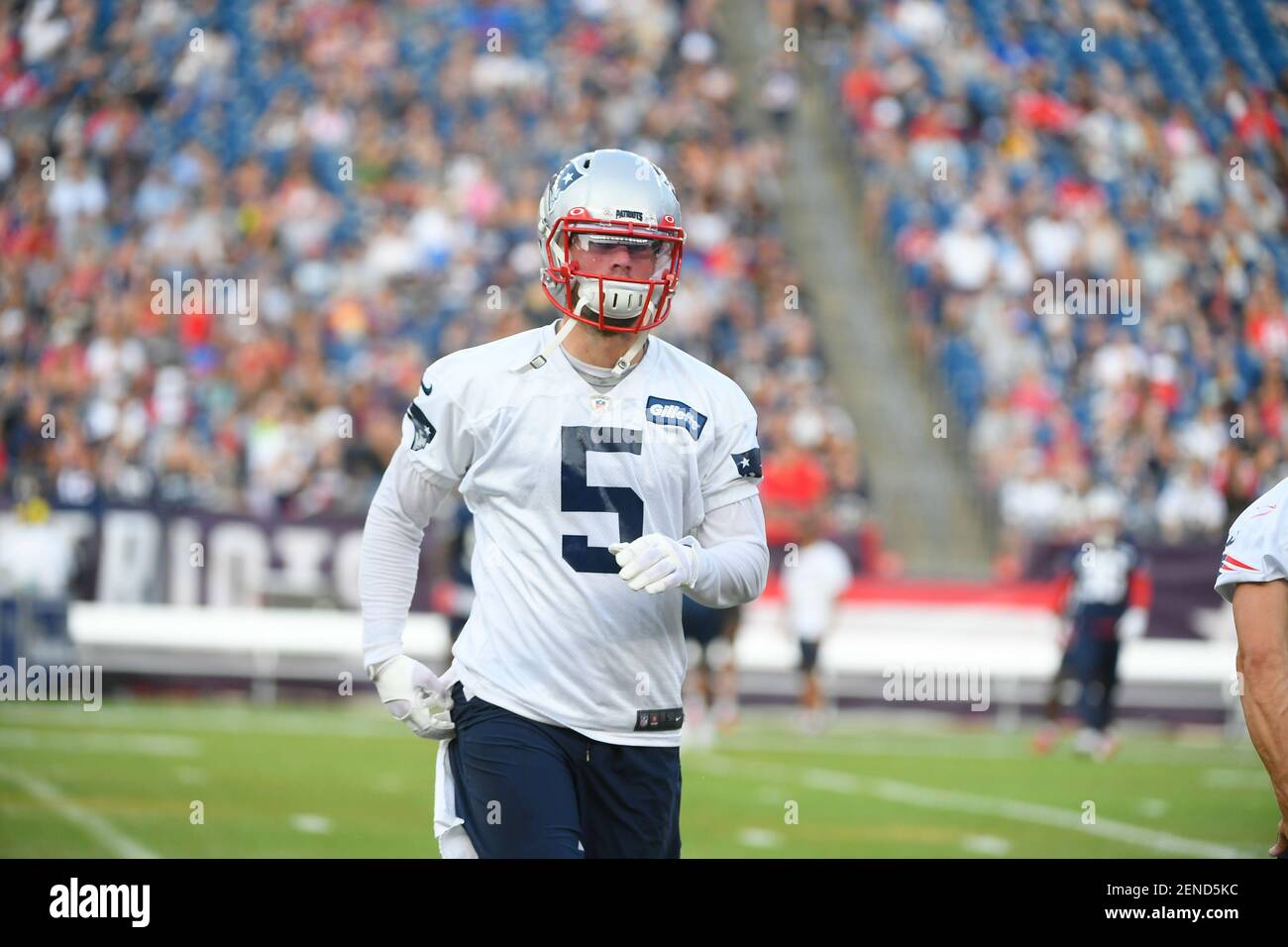 July 29, 2019: New England Patriots quarterback Danny Etling (5) warms ...
