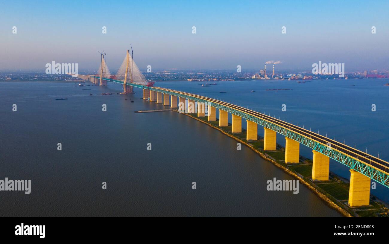 The world's longest cable-stayed bridge, the Hutong (Shanghai-Nantong ...