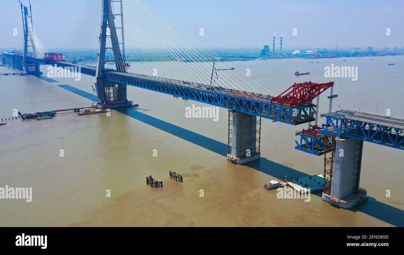 The world's longest cable-stayed bridge, the Hutong (Shanghai-Nantong ...