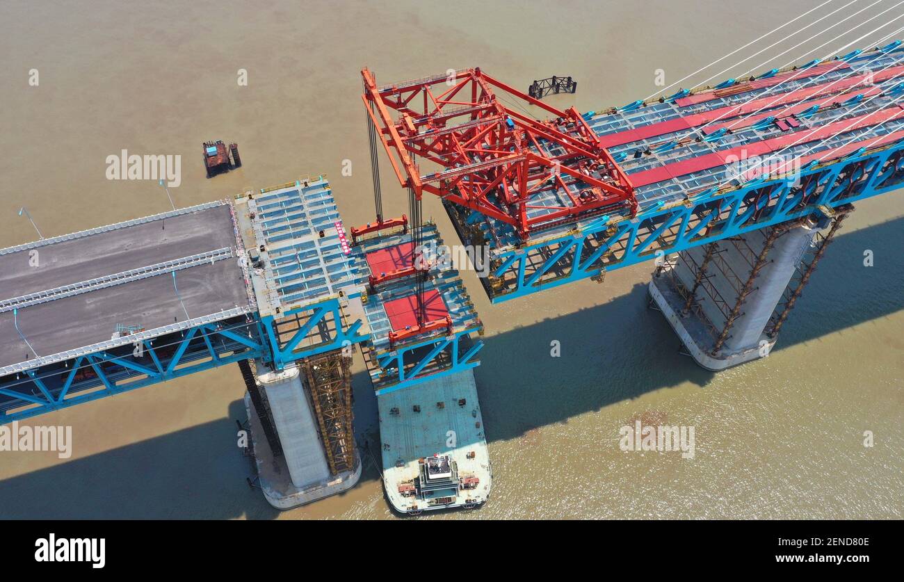 The world's longest cable-stayed bridge, the Hutong (Shanghai-Nantong ...