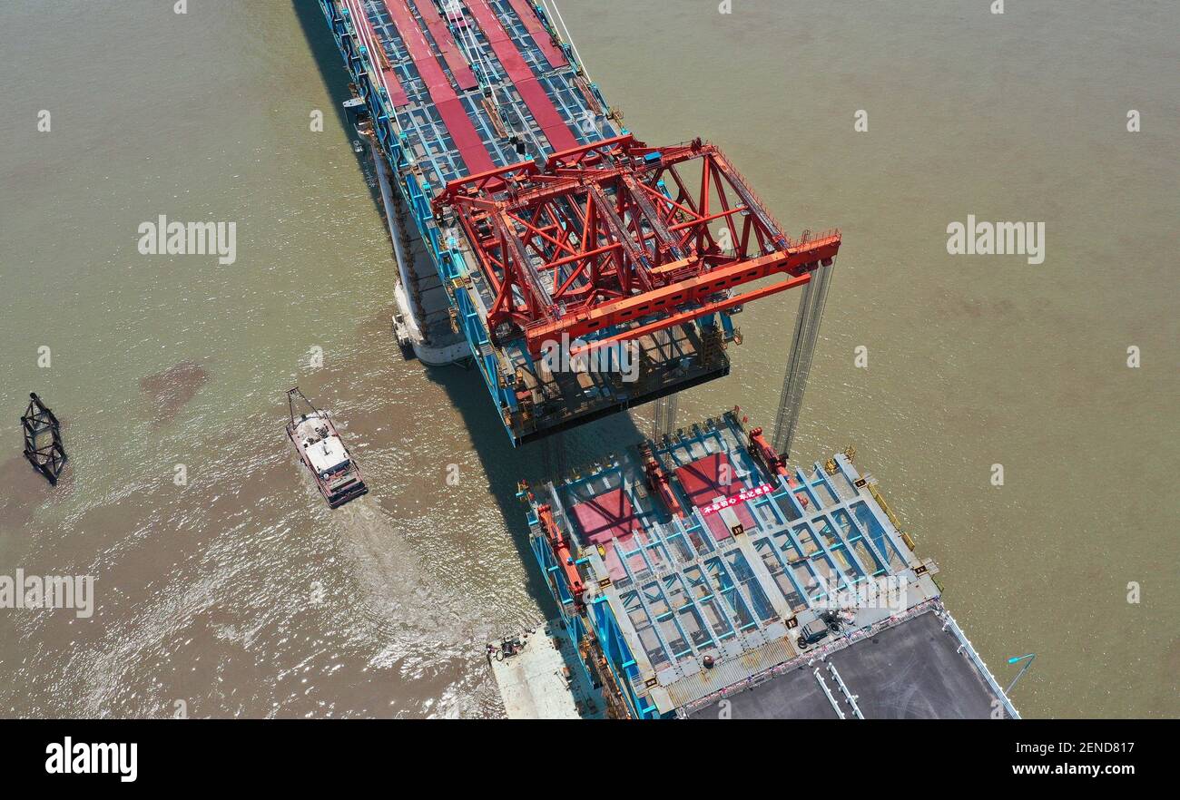 The world's longest cable-stayed bridge, the Hutong (Shanghai-Nantong ...