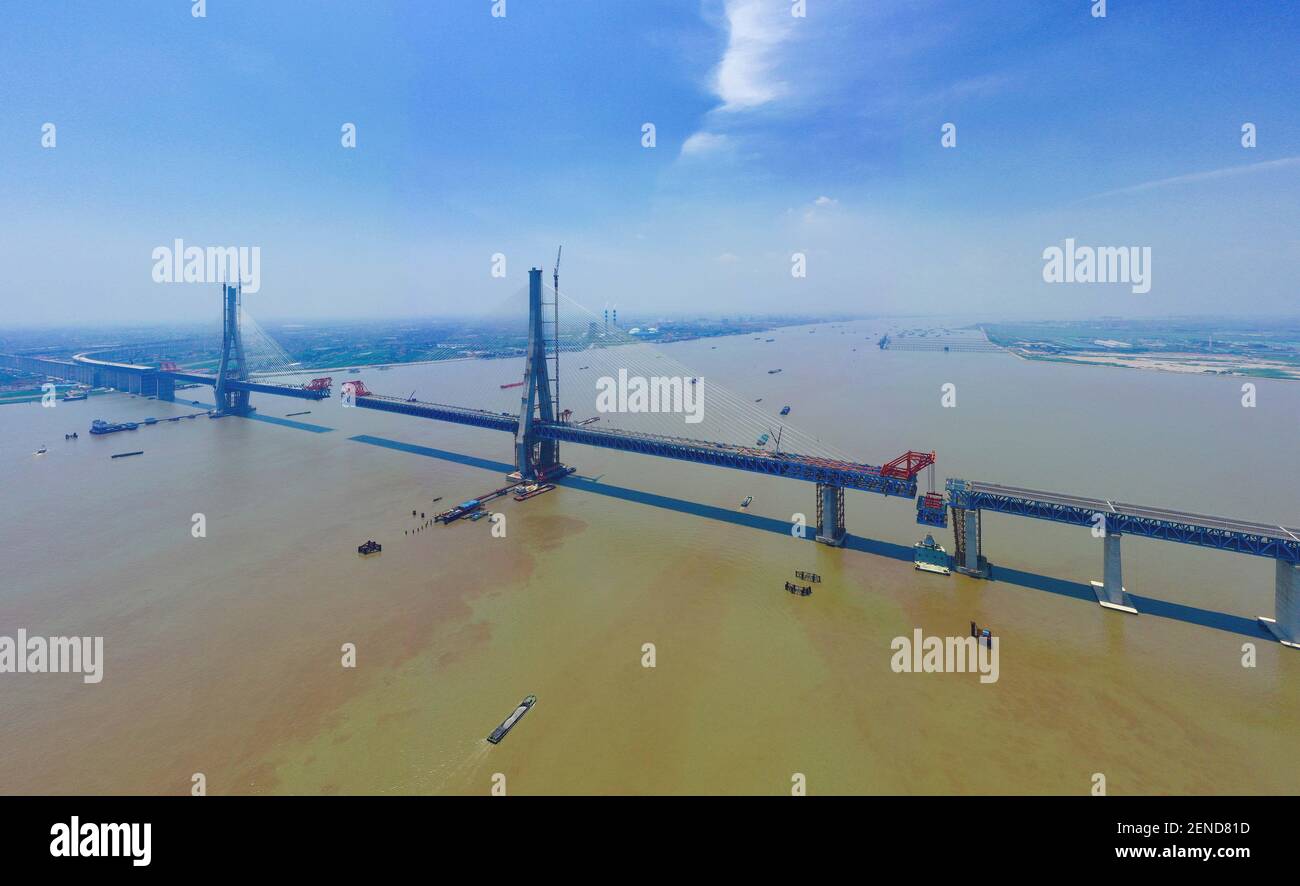 The world's longest cable-stayed bridge, the Hutong (Shanghai-Nantong ...