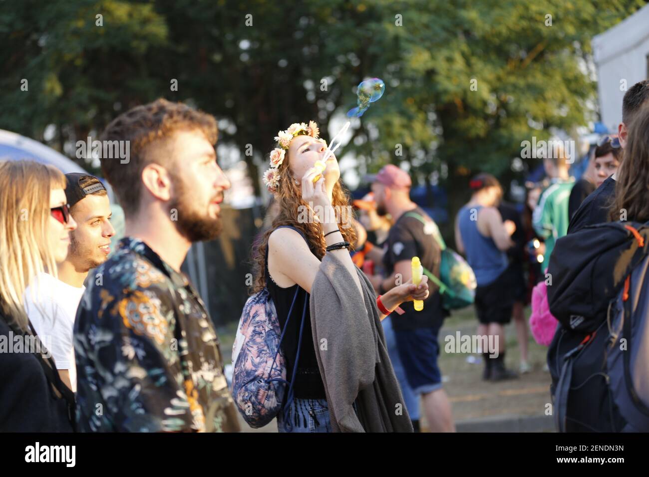 Polen: People celebrating at the Pol and Rock Festival in Küstrin ...