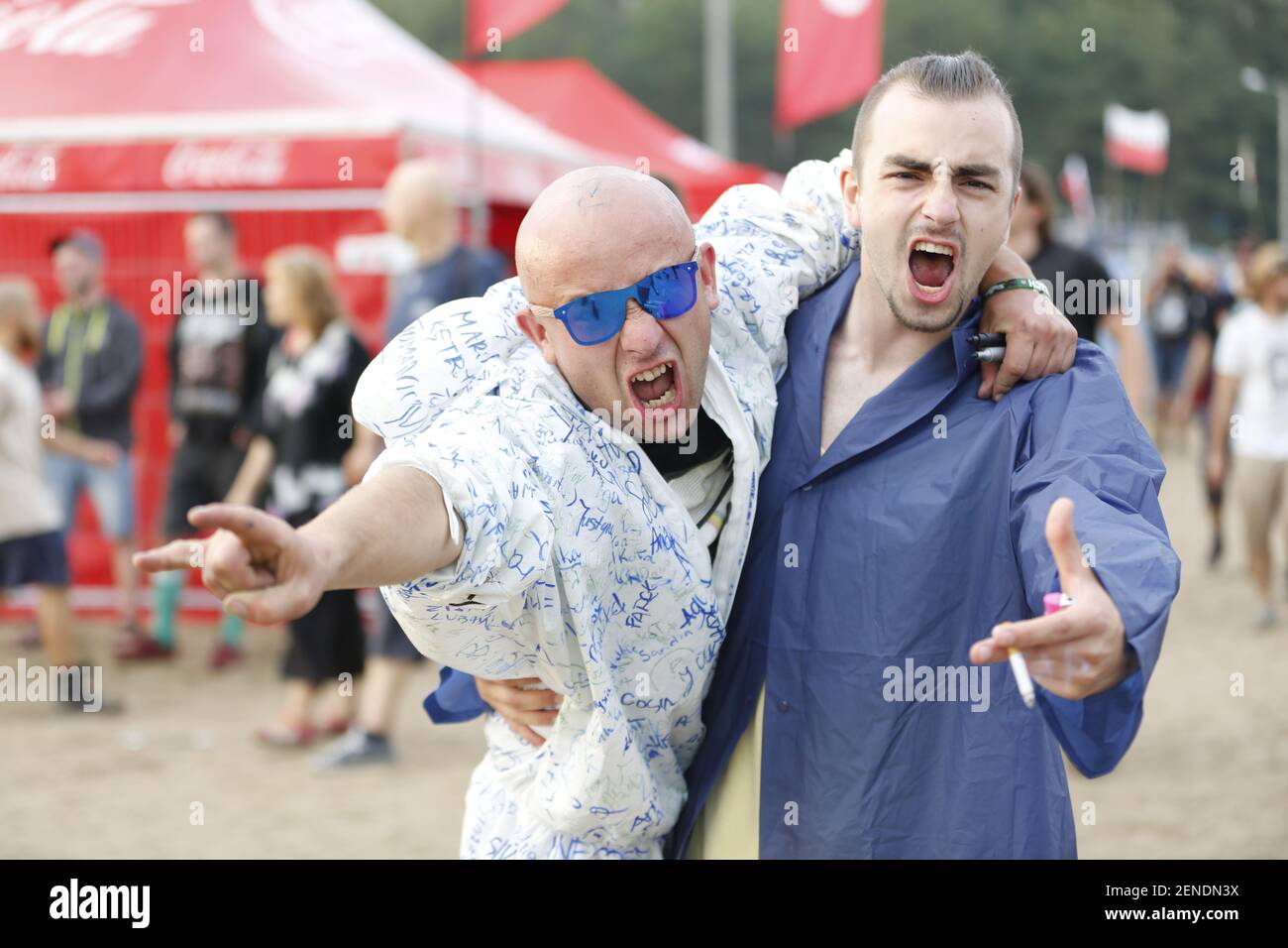 Polen: People celebrating at the Pol and Rock Festival in Küstrin ...