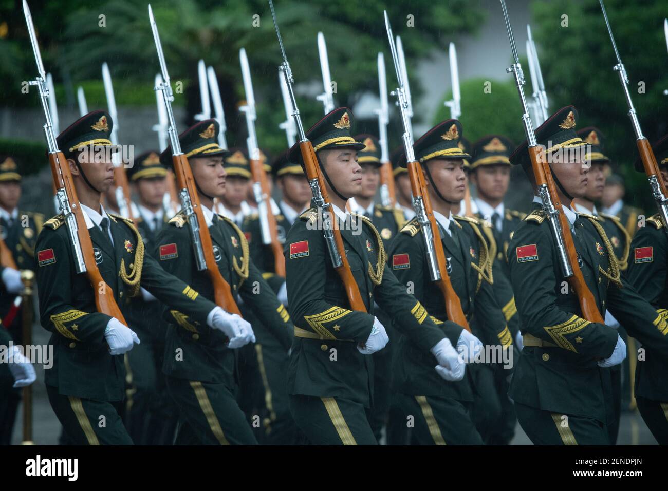 Chinese soldiers of the PLA (People's Liberation Army) Macau Garrison ...