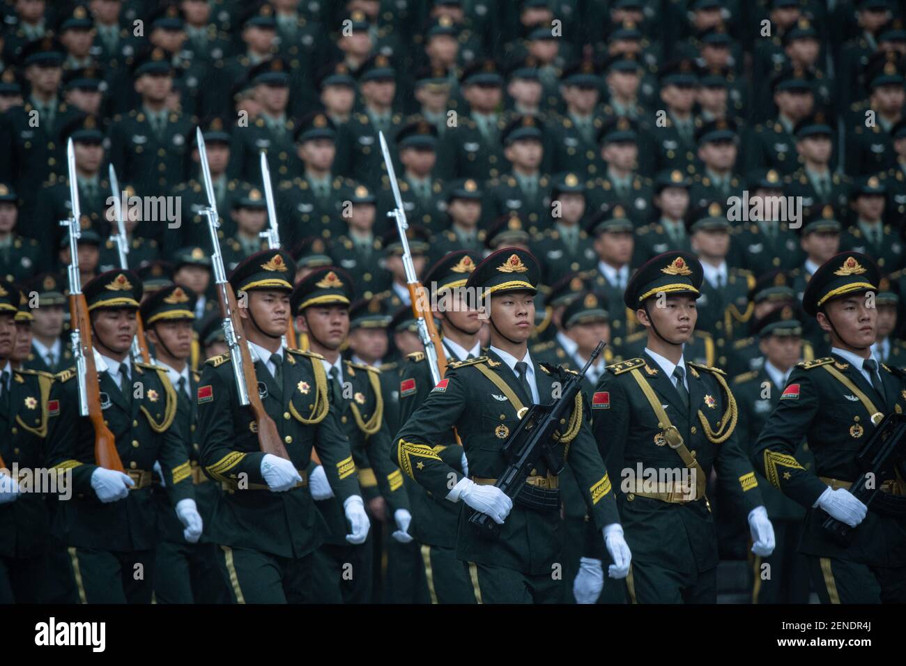 Chinese soldiers of the PLA (People's Liberation Army) Macau Garrison ...