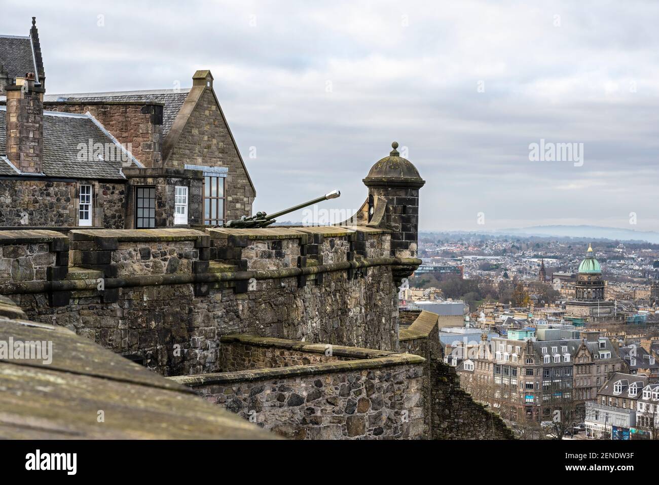 One o’ Clock Gun viewed from Argyle Battery at Edinburgh Castle ...