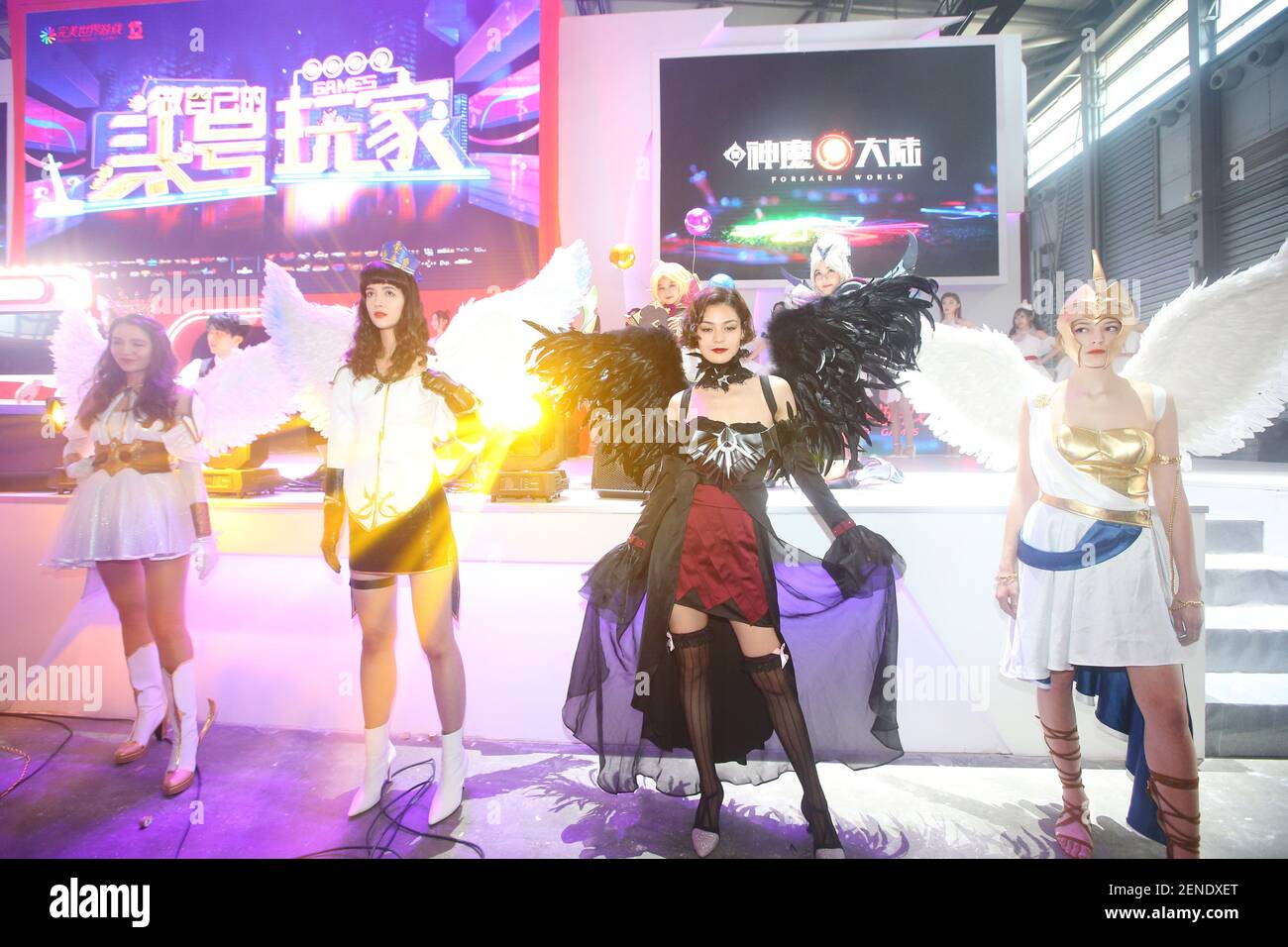 Chinese showgirls pose during the 17th China Digital Entertainment Expo ...