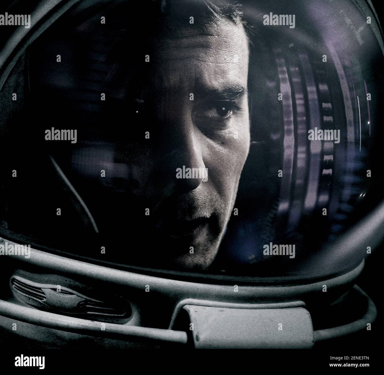 Moon Year : 2009 UK / USA Director : Duncan Jones Sam Rockwell Key Art ...